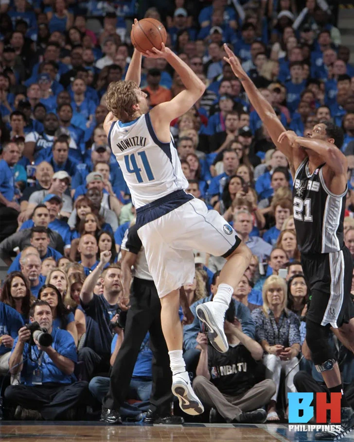 Top Dirk Nowitzki Highlights: Watch His Best Plays